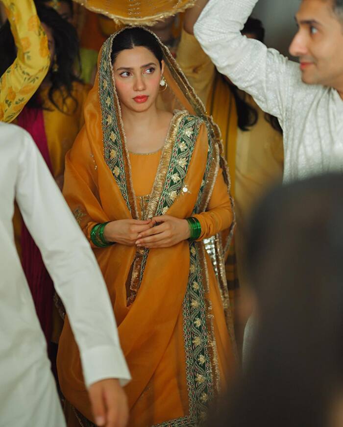 Mahira Khan Shares Unseen Wedding Photos, Dedicates Emotional Post For ...
