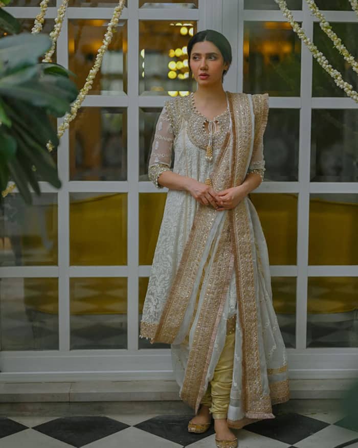 Mahira Khan Shares Unseen Wedding Photos, Dedicates Emotional Post For ...