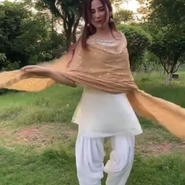 Mahira Sharma Flaunts Her Traditional Avatar