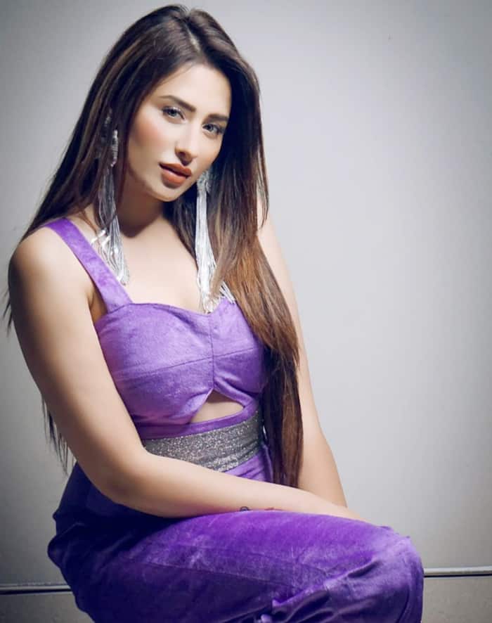 Bigg Boss 13 Fame Mahira Sharma Sets Fashion Police on Alert With Her ...