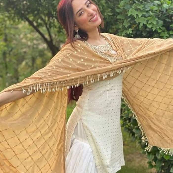 Mahira Sharma’s Hot Look