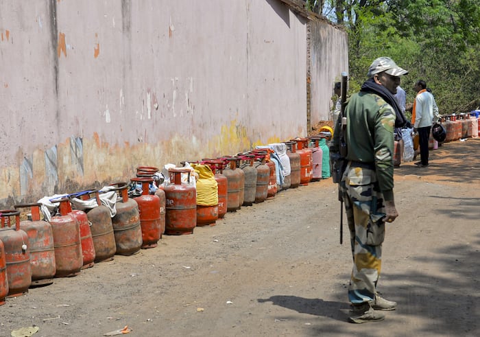 LPG Crisis: Is your PNG gas flame burning yellow? Here’s how to fix it ...