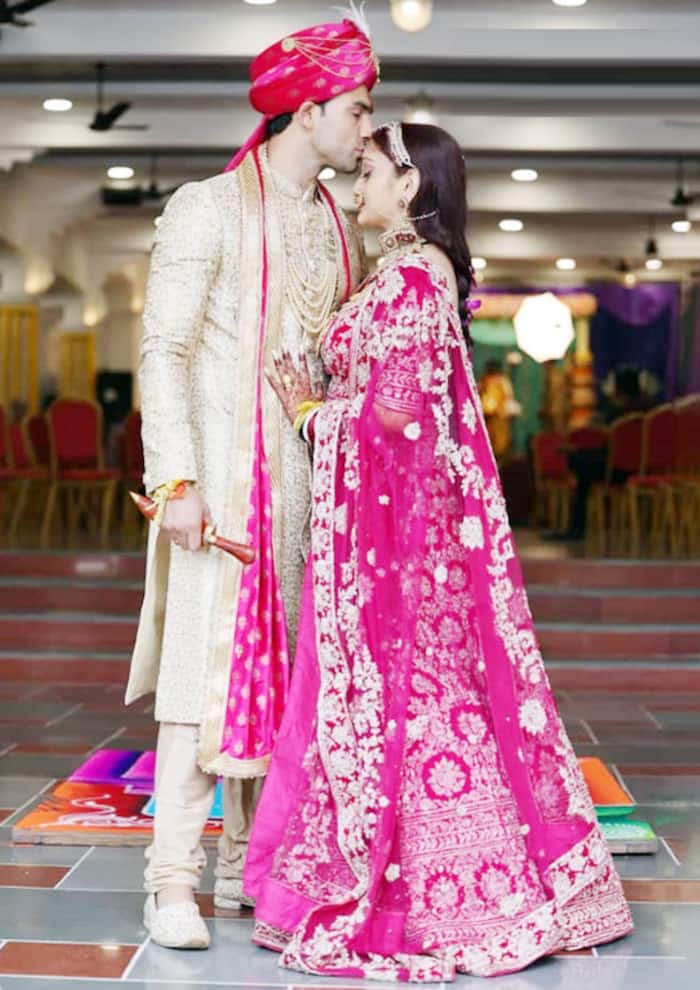 Manasi is all smiles in her wedding photos