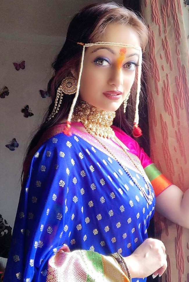 Manasi is all smiles in her wedding photos