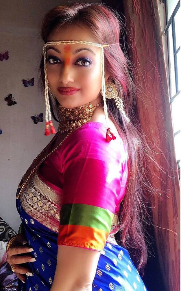 Manasi is all smiles in her wedding photos