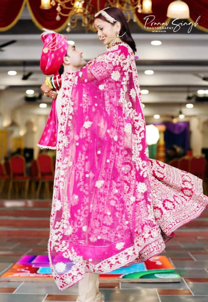 Manasi is all smiles in her wedding photos