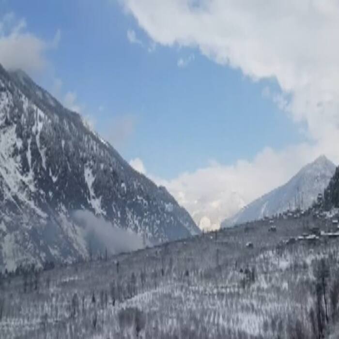 Fresh Spells Of Snow Across Himachal, Jammu Woo Tourists | A Look Into ...