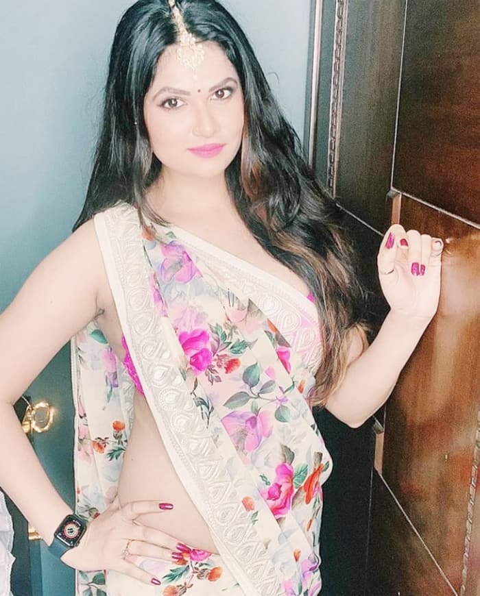 Aabha Paul Flaunts Her Bare Back