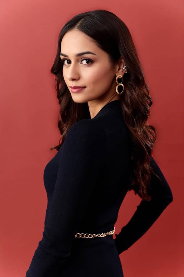 Manushi Chhillar Looks Chic in Navy Blue Bodycon Dress For Rs 31k - See ...