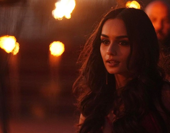 Manushi looks drop dead gorgeous