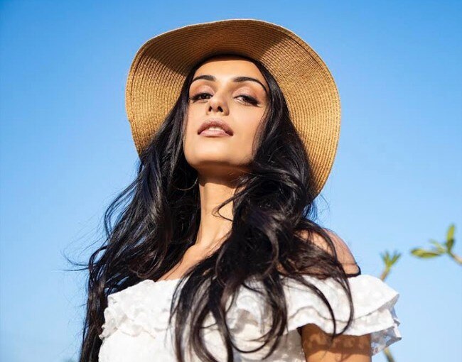 Manushi steals the show in sultry attire