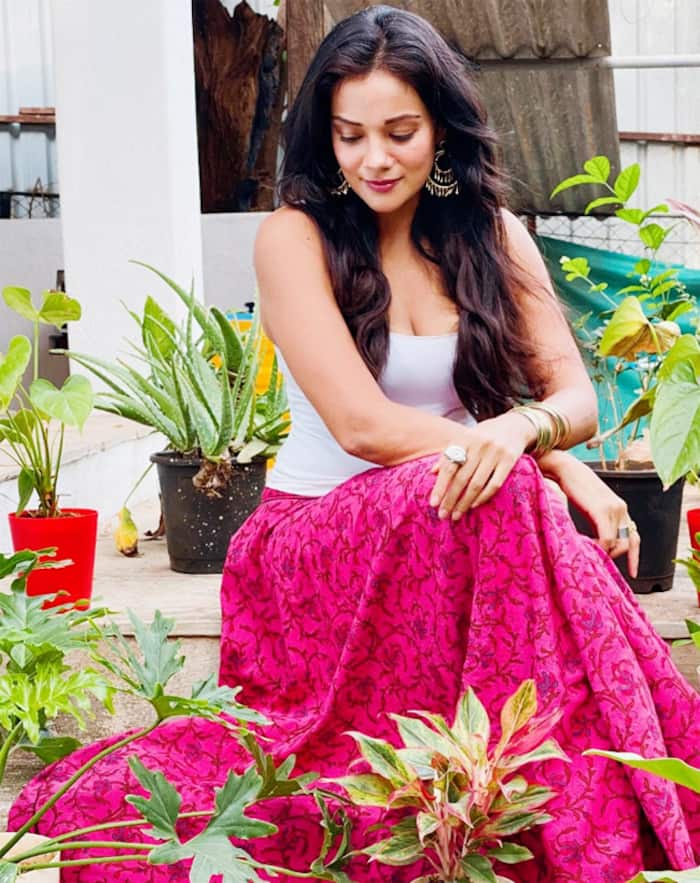 Kumkum Actor Megha Gupta Flaunts Her Inner Beauty in Pink Long Skirt ...