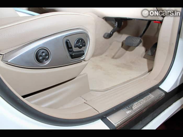 Mercedes Benz R350 Interior