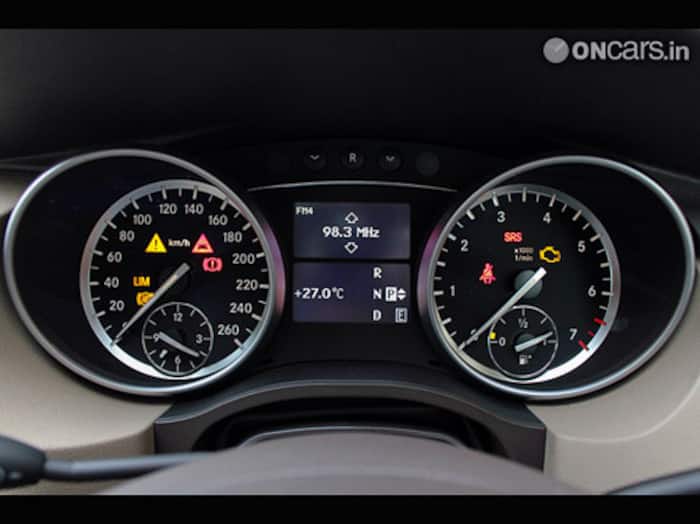Mercedes Benz R350 Interior