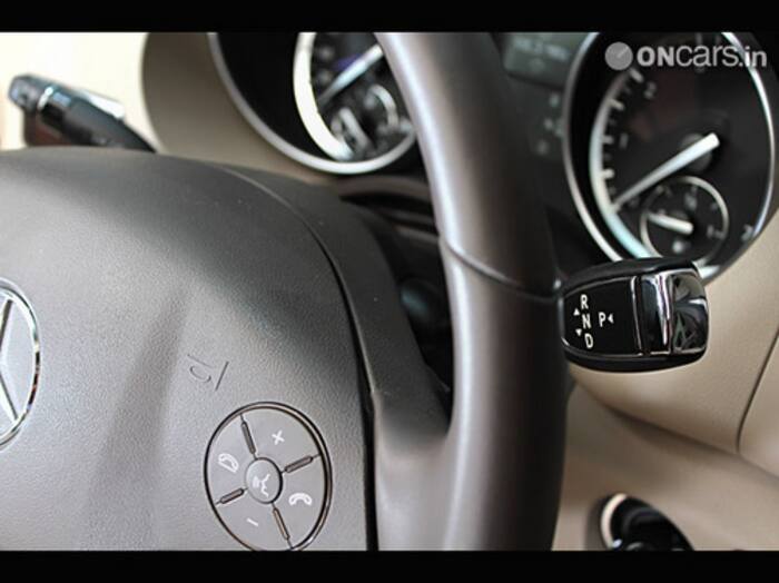 Mercedes Benz R350 Interior