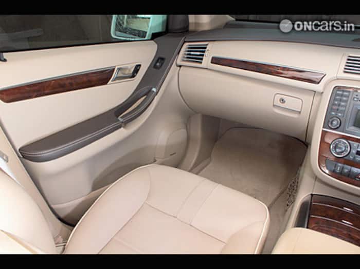 Mercedes Benz R350 Interior