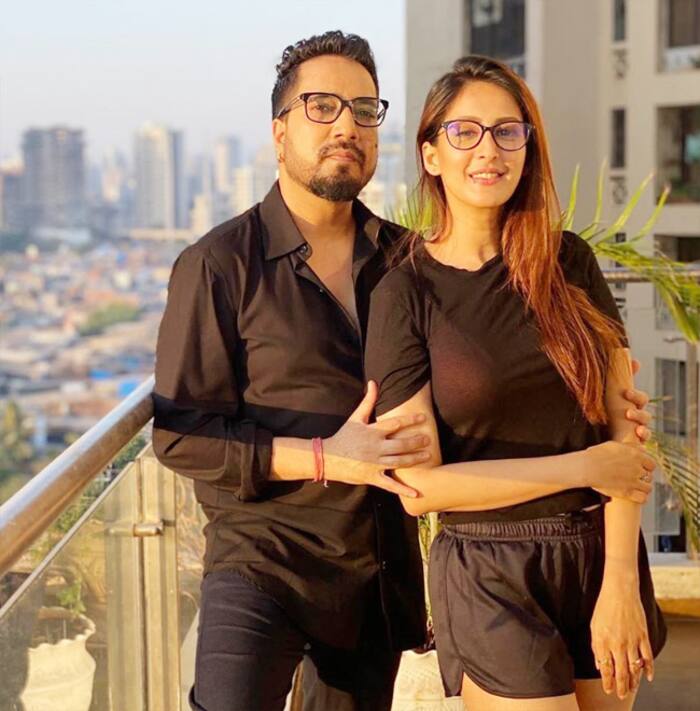 Infamous Kiss Between Mika Singh And Rakhi Sawant That Created a Huge Drama