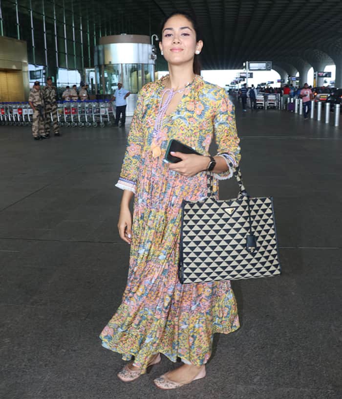 Mira Rajput Nails Her Comfy Yet Stylish Airport Look, Shahid Kapoor's ...