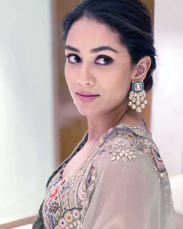 Mira Rajput Looks Ethereal in a Contemporary Lehenga by Anamika Khanna ...
