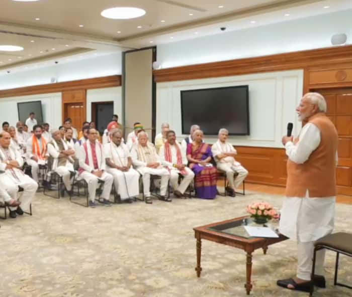 Modi pays tribute at Sadaiv Atal in Delhi