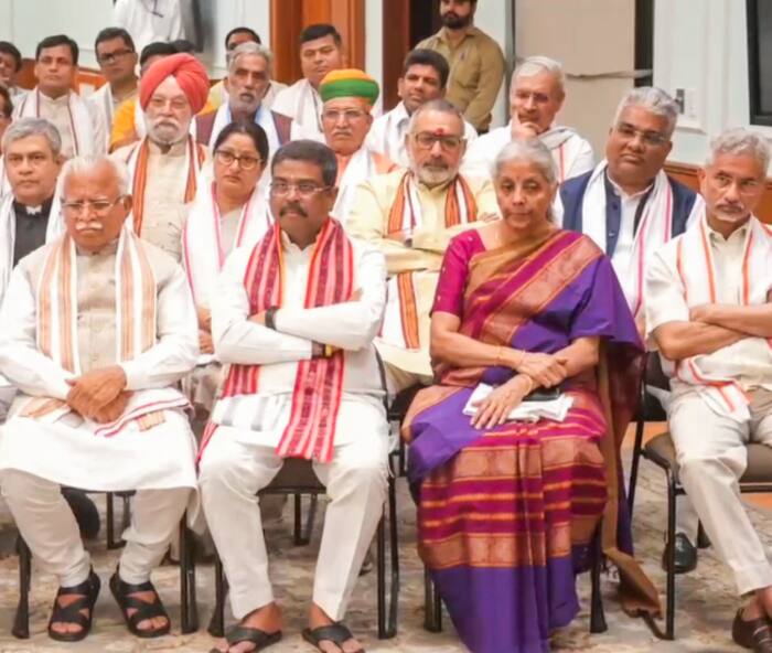 PM Modi Swearing-In Ceremony: Narendra Modi Pays Tribute to Mahatma ...