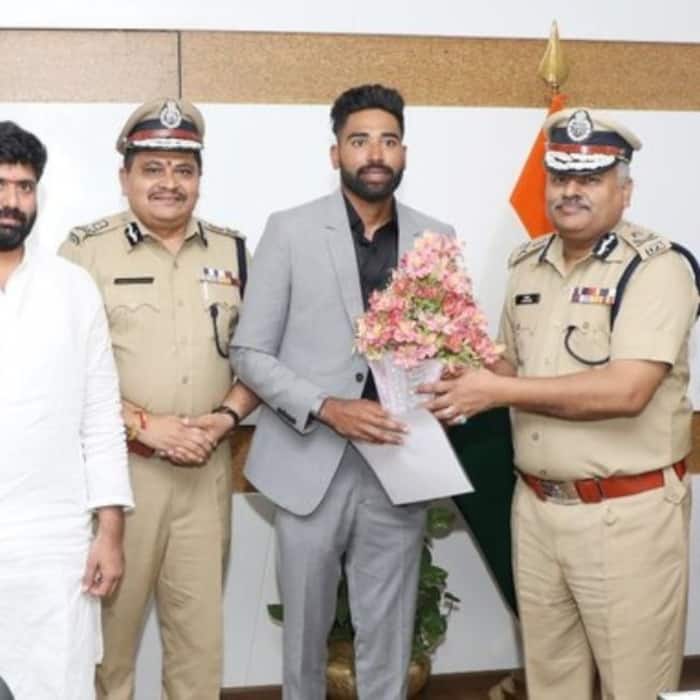 DSP Mohammed Siraj vs Harmanpreet Kaur vs Deepti Sharma vs Richa Ghosh ...