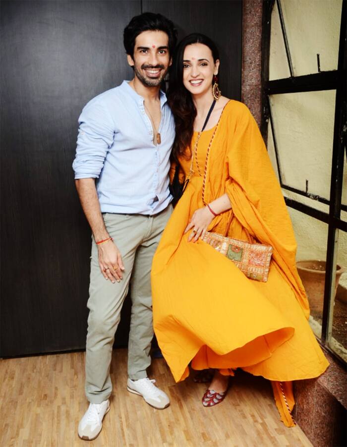 Mohit Sehgal and Sanaya Irani Look Simple and Sweet in a Recent ...