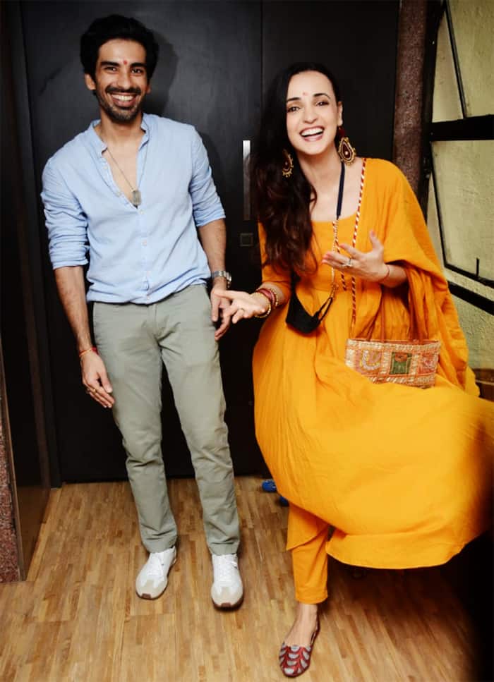 Mohit Sehgal and Sanaya Irani Look Simple and Sweet in a Recent ...