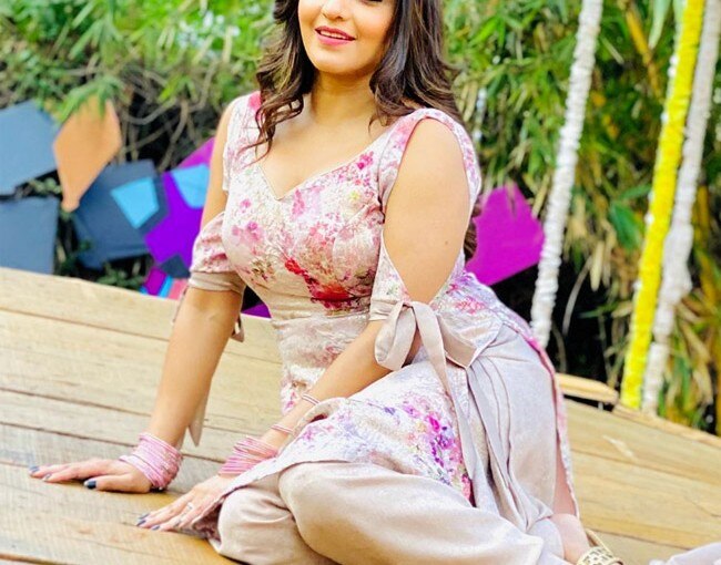 Monalisa aka Antara Biswas can give you fashion goals