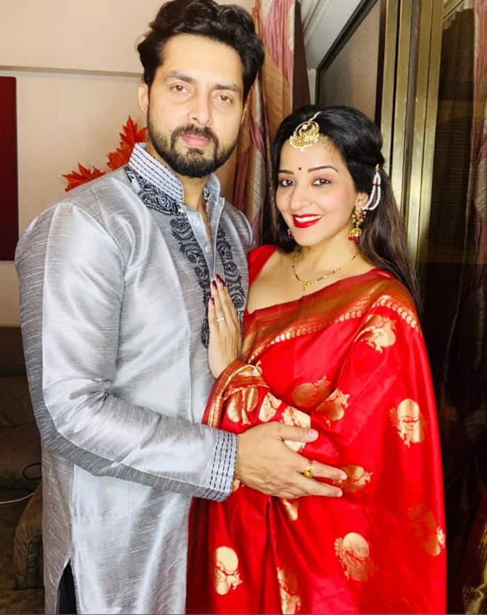 Monalisa and Vikrant are happily striking pose with the goddess Durga