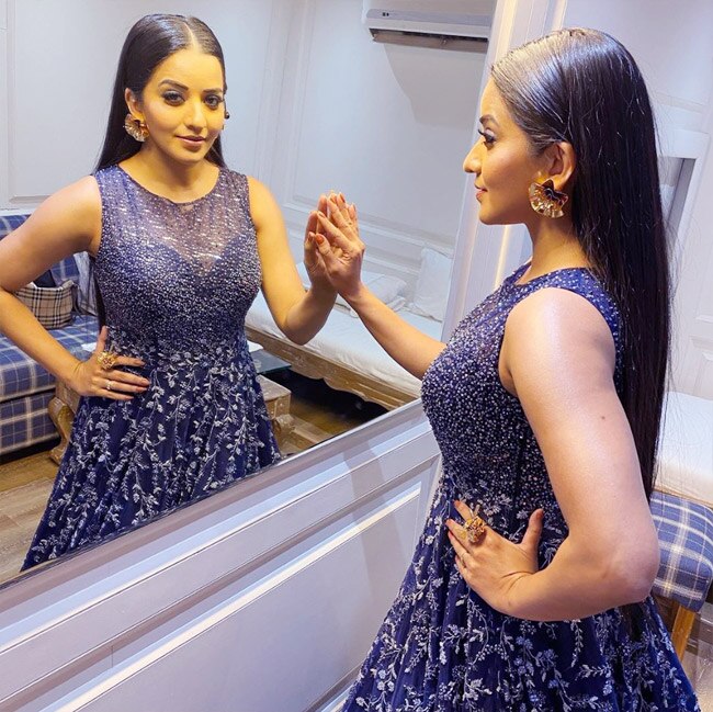 Monalisa's Magnificant Outfit Makes Headlines