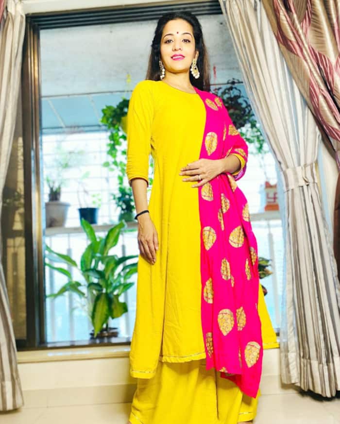 Monalisa looks her sexiest best in ethnic avatar