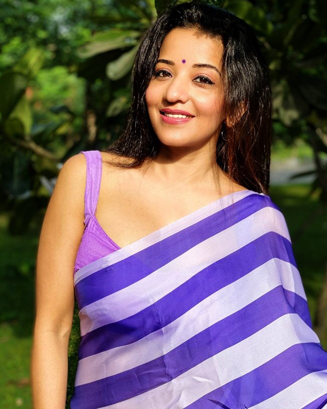 TV actor Monalisa’s Gorgeous Traditional Avatar in White and Blue ...