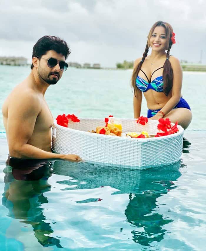 Monalisa Oozes Oomph In Sexy Blue Bikini As She Enjoys Floating Breakfast With Vikrant Singh ...
