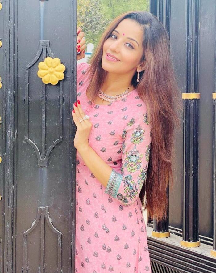 Monalisa has stunned her fans with series of latest pics