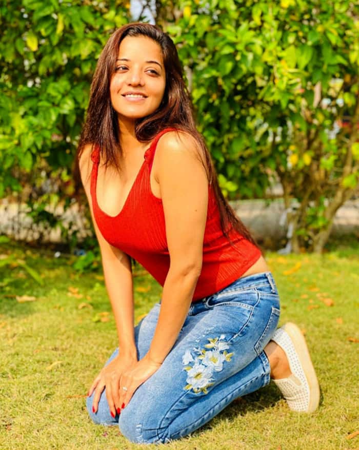 Monalisa’s Latest Sun-Kissed Pictures In Red Top And Denim Are Winning ...