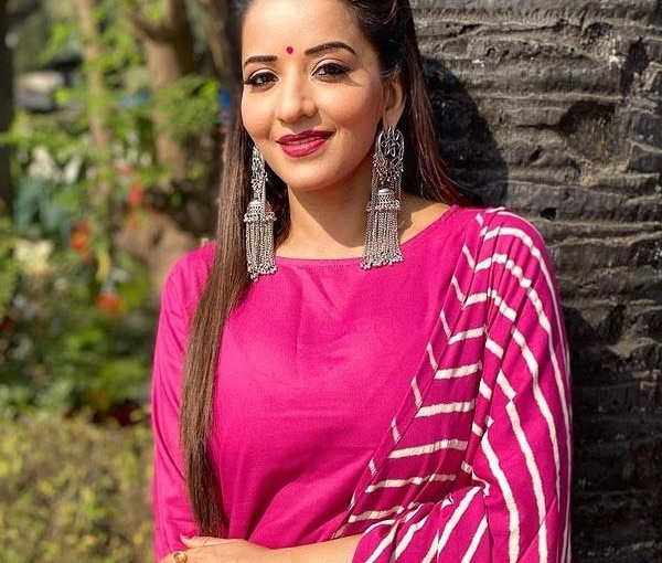 Monalisa looks gorgeous in an ethnic look