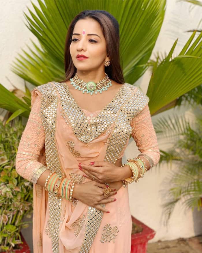 Monalisa looks graceful and elegance personified in her latest pictures
