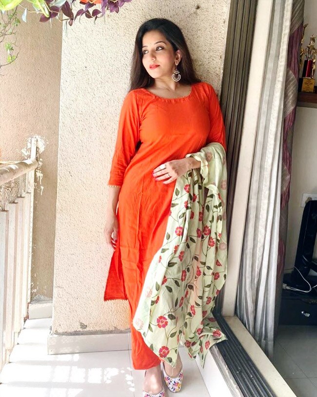 Monalisa is a Beauty to Behold in This Beautiful Suit