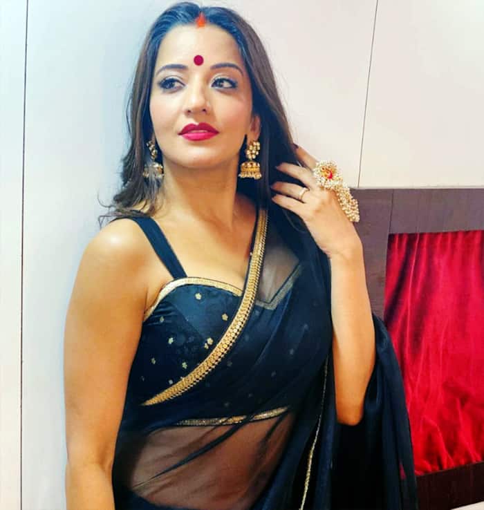 Monalisa's Gorgeous Pictures in blue Saree
