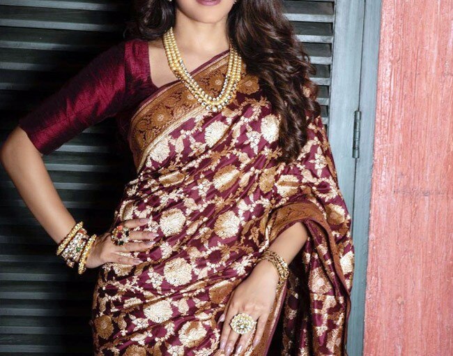 Monalisa shares photos from her Dussehra special look