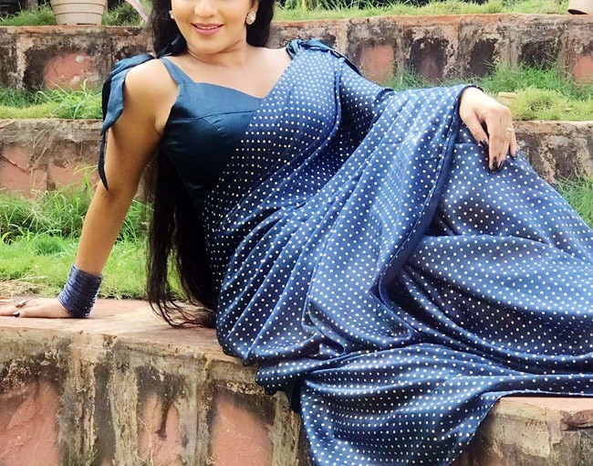 Monalisa Is Setting The Mercury Level Soar With Her Latest Hot Saree Look And Sexy Pink Lips