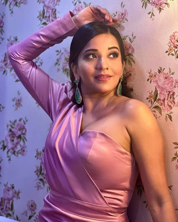 Monalisa Exudes Glamour in Hot Pink Off-Shoulder High-Slit Gown - See Viral Photos