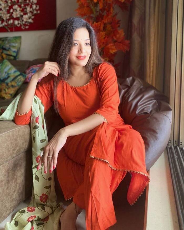 Monalisa’s Hot Traditional Look