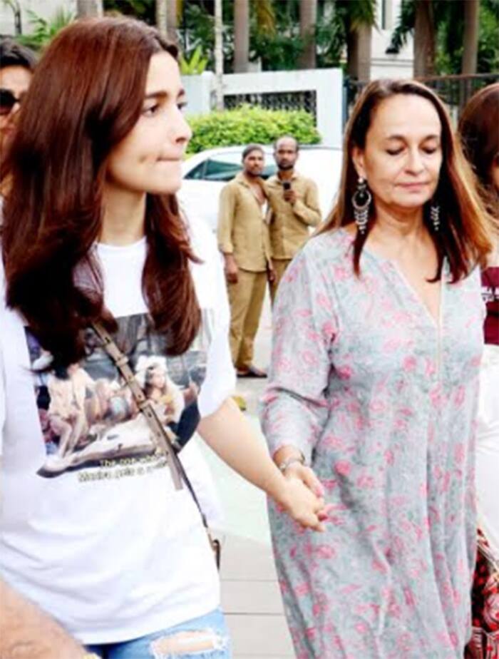 Alia Bhatt Celebrates Friendship Day With Mommy Soni Razdan And Their ...