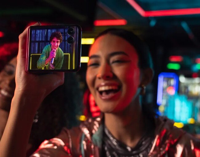 Motorola Razr 50 Ultra Smartphone: Check Price, Specification, Features