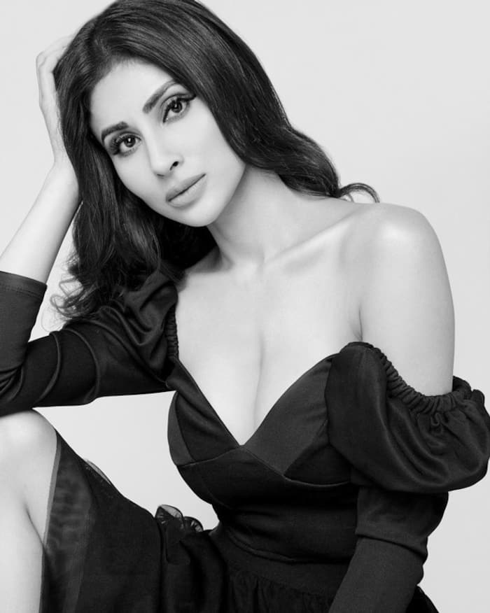 Mouni Roy Take Away Our Mid-Week Blues With Sexy Monochrome Pictures in Skirt Set