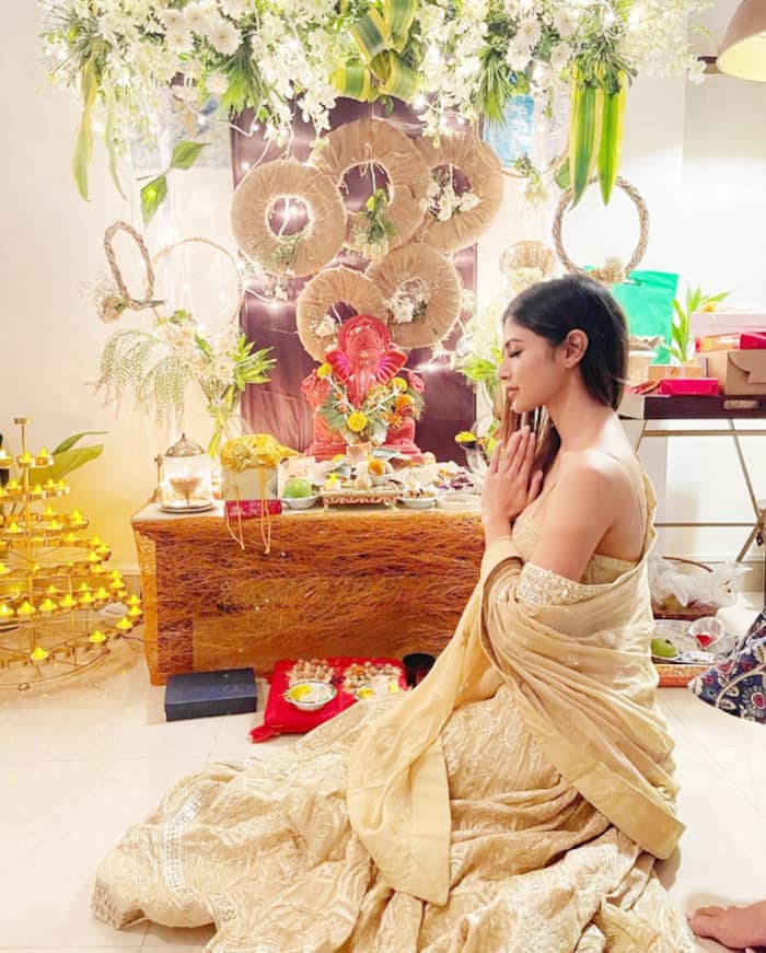Mouni Roy Flaunts Her Bare Back In Sexy Lehenga Look