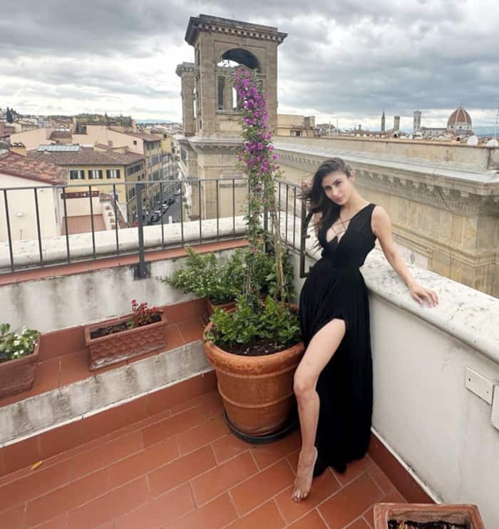 Mouni Roy Raunchy Vibes