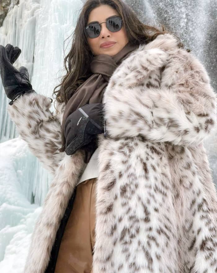 Mouni Roy Enjoys Gulmarg’s Scenic Beauty With Husband Suraj Nambiar ...